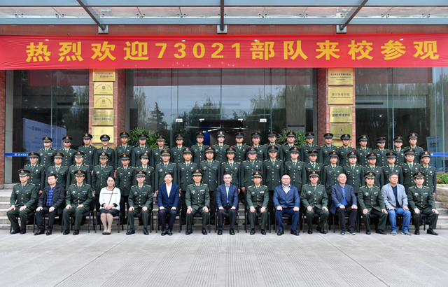 73021部队首长机关来校参观见学