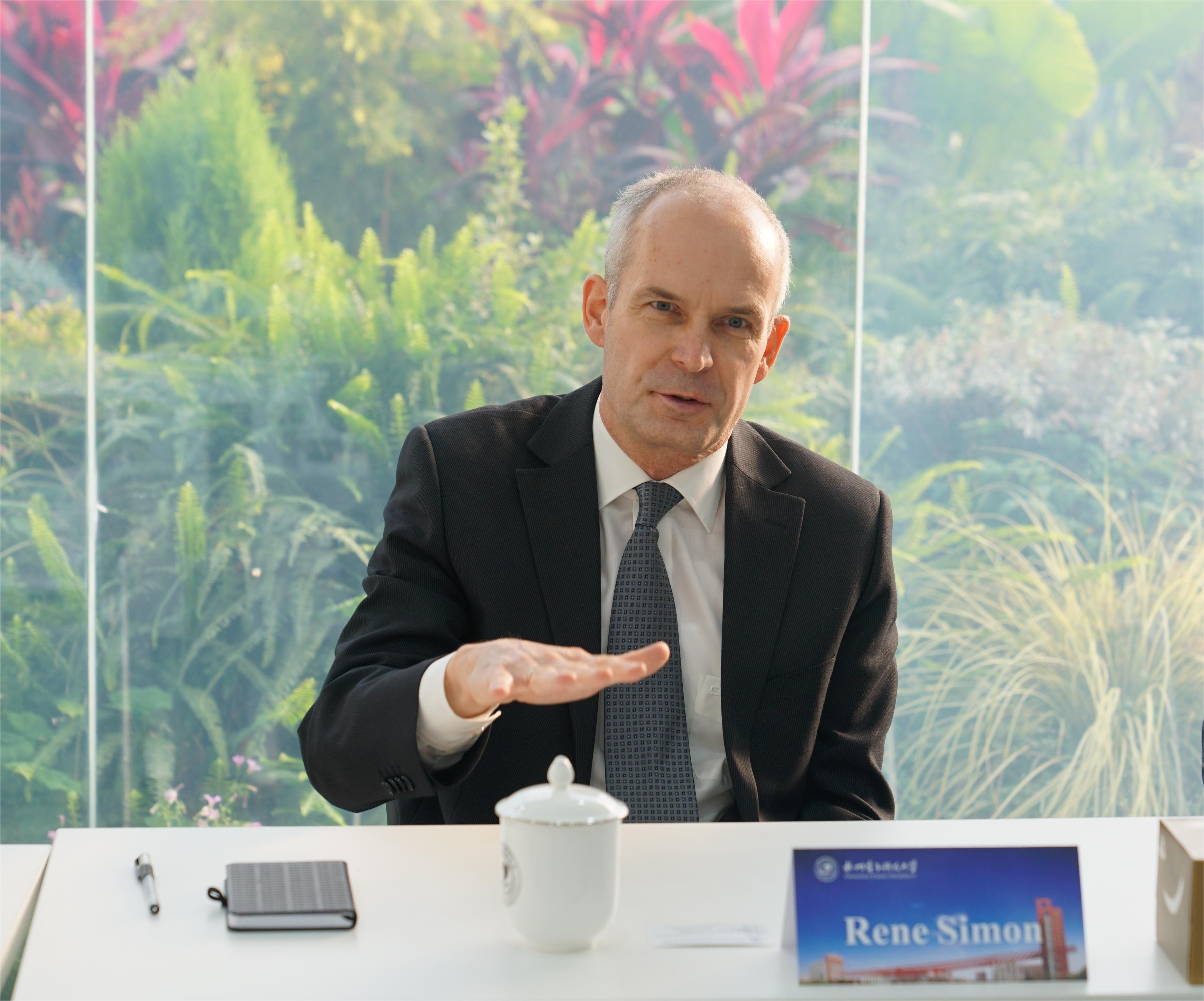 校领导会见德国自动化与信息研究所Rene Simon教授